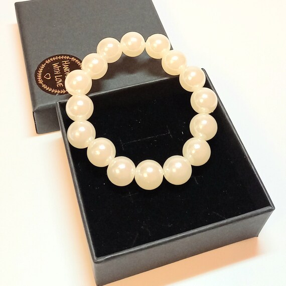 Costume jewelry bracelets store