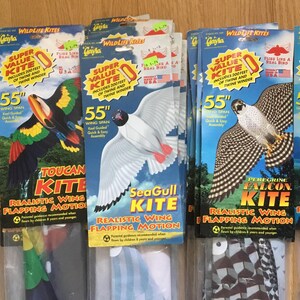 Gayla Wildlife Kites Macaw Parrot Bird Wing Flapper Motion Kite 55 Inch ...