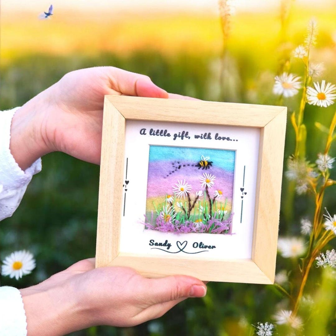Daisy and Bee Felted Embroidery, Chamomile Flower Art, Bumble Bee Art ...