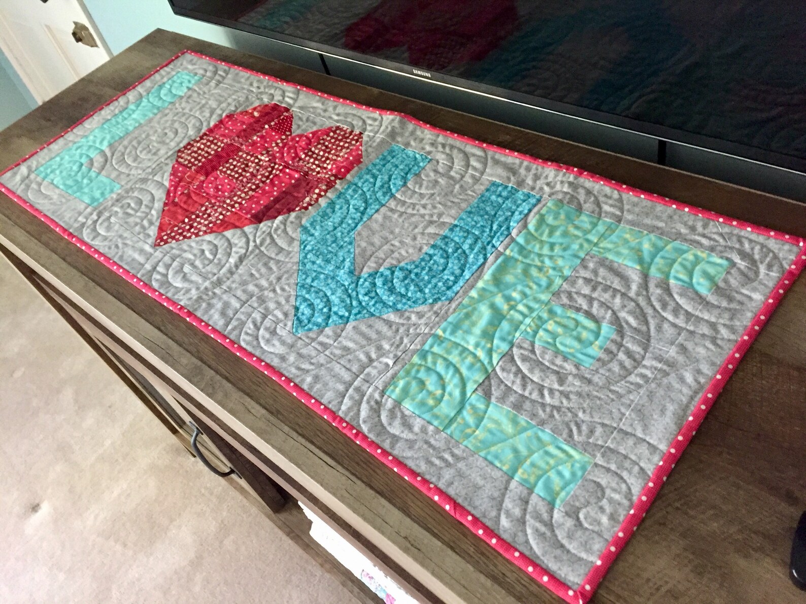 Home Quilted Hanging/ Table Runner - Etsy