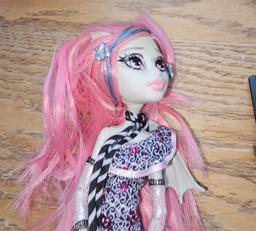 Monster High Rochelle Goyle Doll With Clothes Accessories Stand 16 Etsy