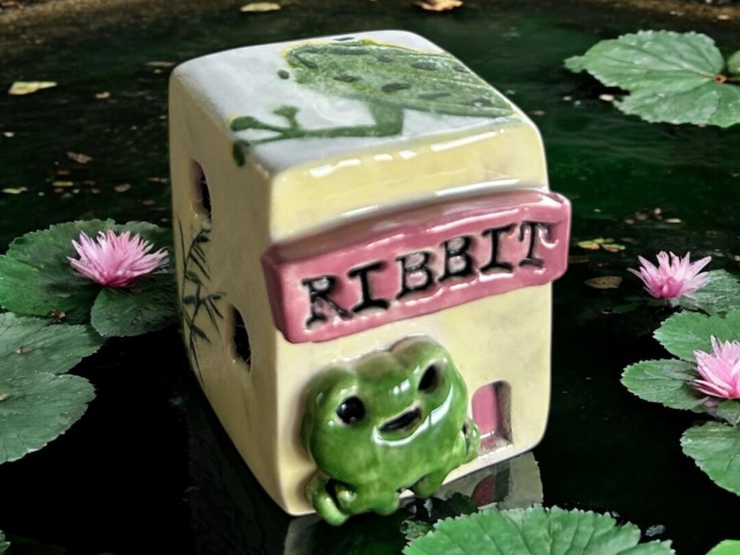 RIBBIT! Tiny Frog House Figurine, Cheerful Little Frog House Bringing ...