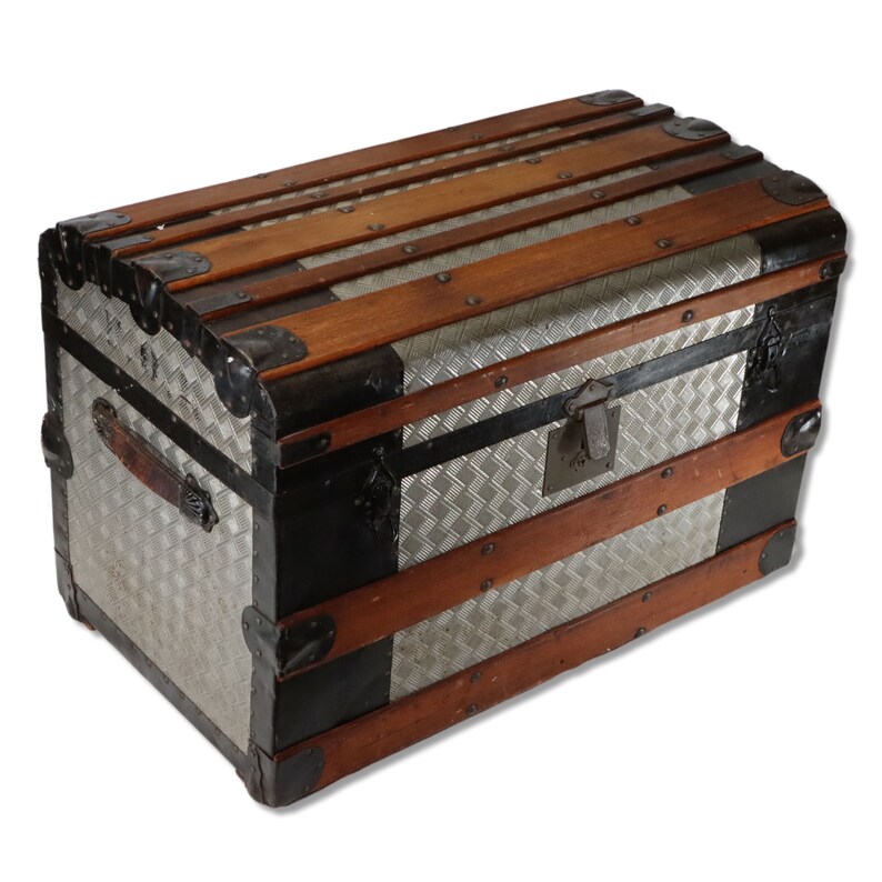 Diamond Cross Hatch Pattern Steel Curve Top Antique Steamer Trunk ...