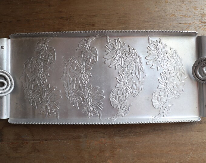 Hammered Aluminum Daisy Tray - Etsy