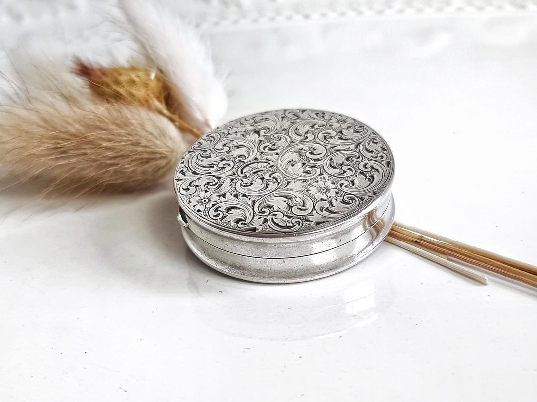 Antique Silver Compact With Engraved Decoration - Etsy