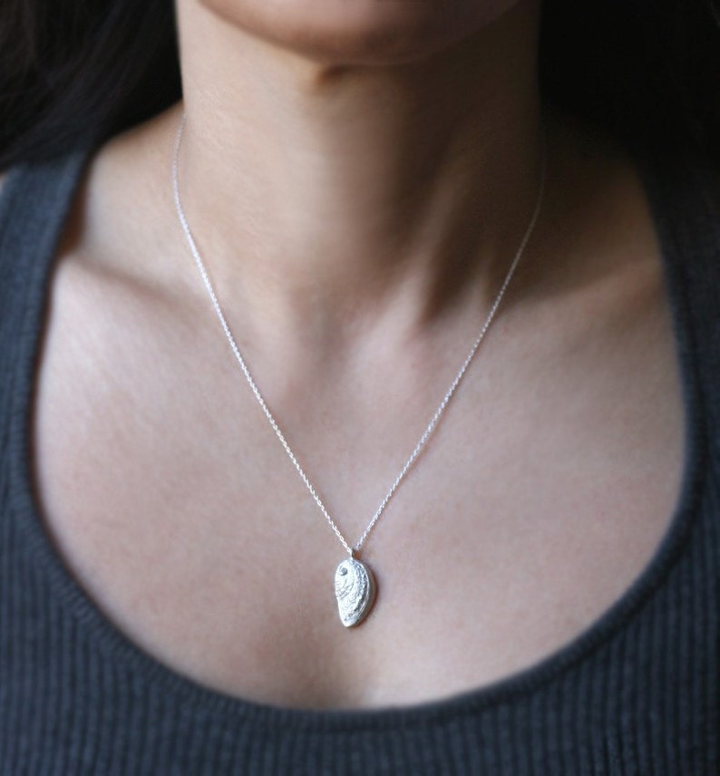 Sea Shell Necklace in Sterling Silver With 7 Diamonds - Etsy
