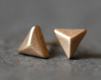 Pyramid Stud Earrings in 14K Gold | Etsy
