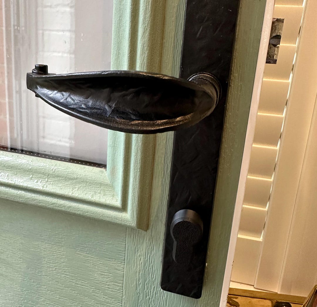 Draughty Keyhole 1 X Pair Black Coloured Push Fit Key Lock Covers Helps ...