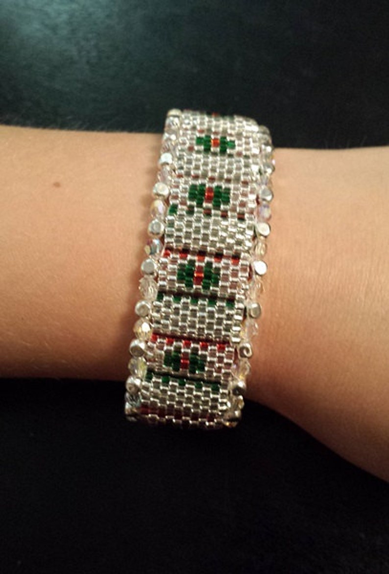 Tutorial, Reversible Holly Berry Pillow Bead Bracelet, Peyote Stitch ...