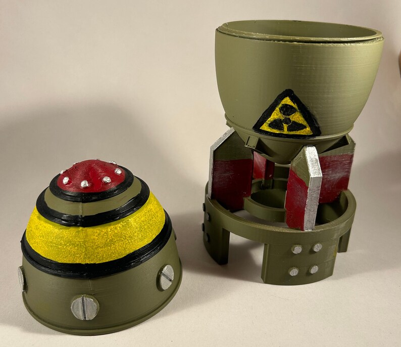 Fallout-inspired Mini Nuke Container Hand-painted Cosplay Replica Item ...