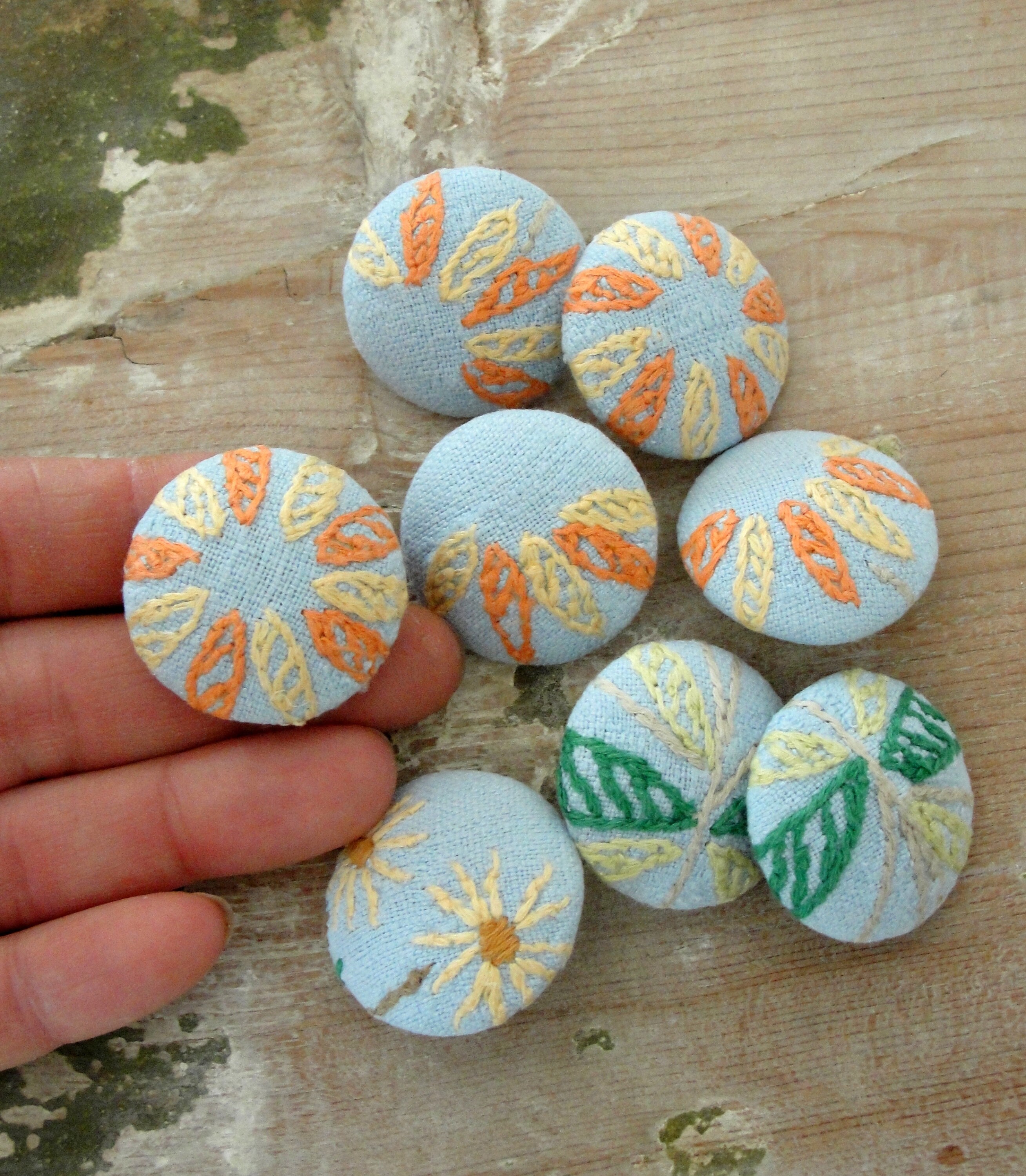 Fabric Covered Buttons Vintage Embroidered Linen 8pcs - Etsy