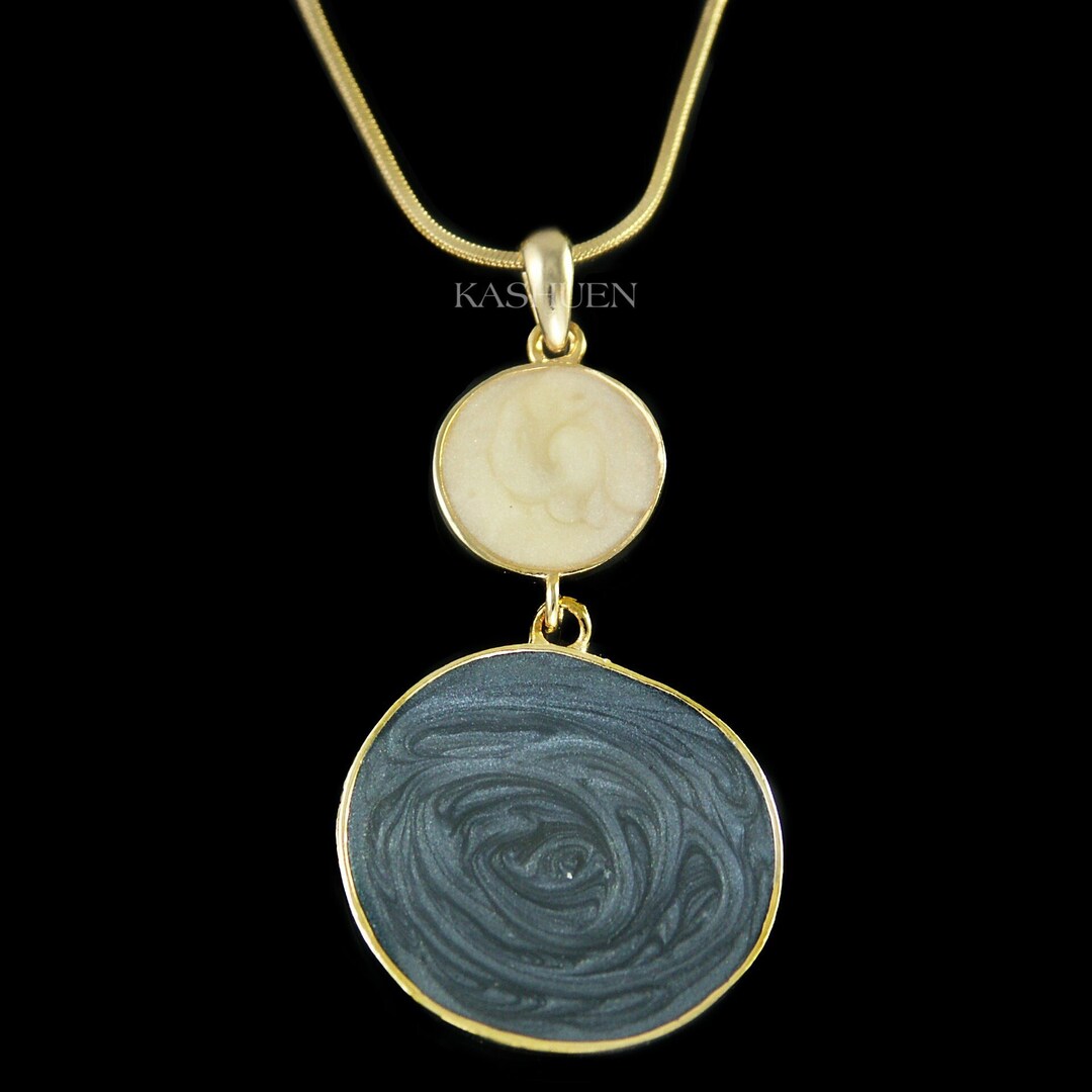 Two Tone Modern Classy Elegant Enamel Painted Abstract Round Circle ...