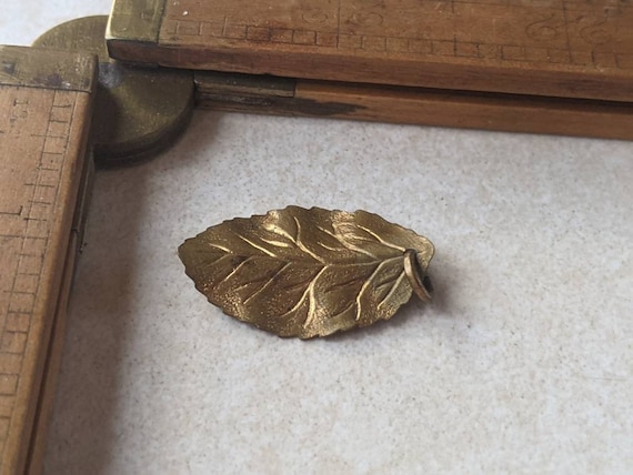 Vintage brass leaf pendant deep texture leaves fall a… - Gem
