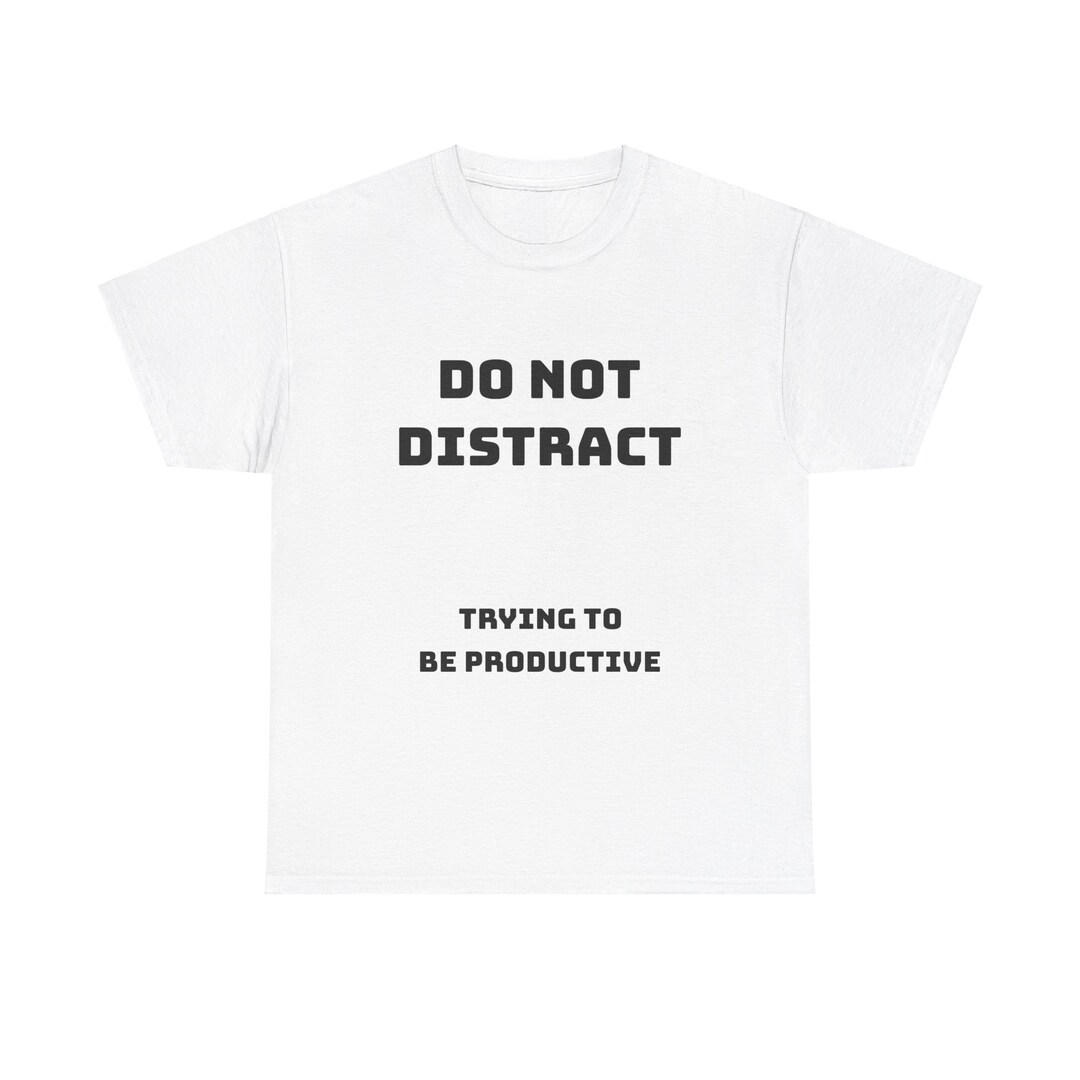 DO NOT DISTRACT Tee - Etsy