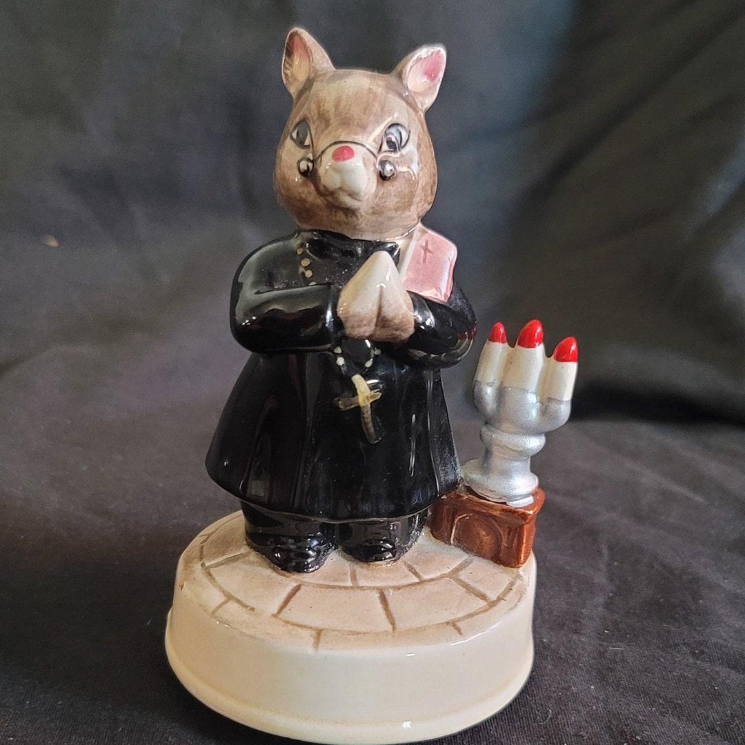 Schmid Musical Mouse Priest Praying No. 165 Tune Over the Rainbow ...