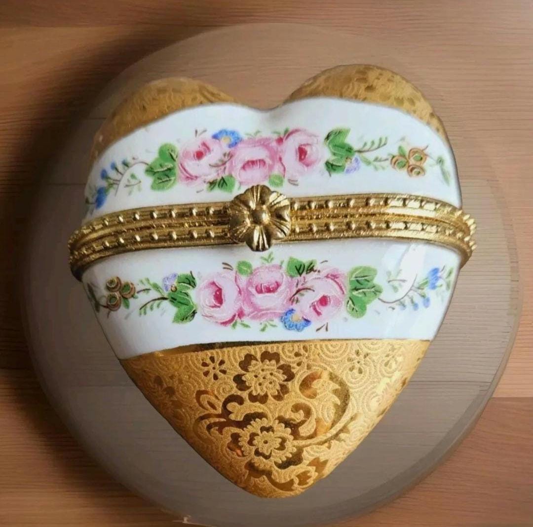 VINTAGE VICTORIAN Fine Bone China Box Trinket Pillbox Gold Filigree ...