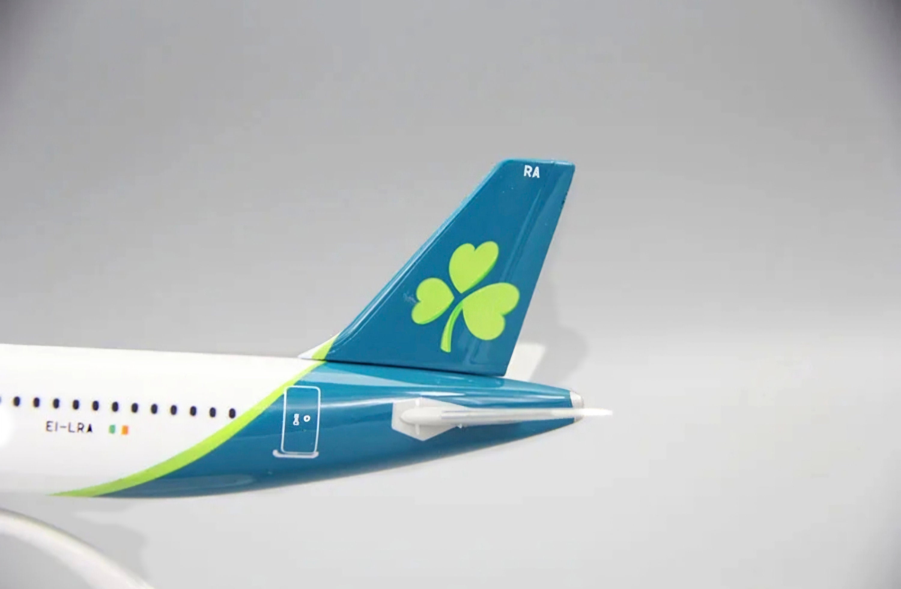 Aer Lingus Airlines Airbus A320 Scale 1:400 Resin 20cm Airplane Model ...
