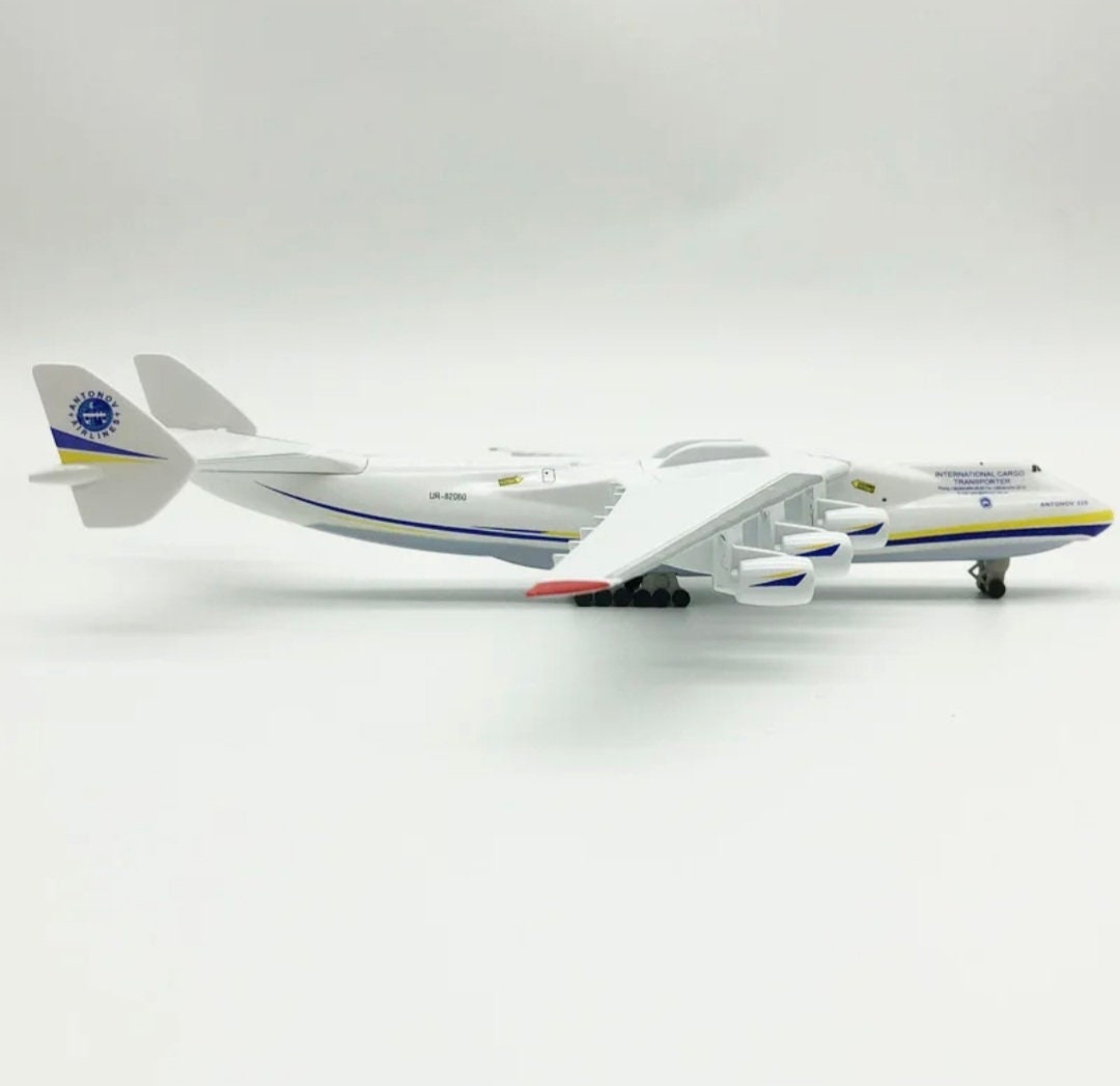 ANTONOV AN 225 20cm Scale 1:400 Resin Model Office Diecast Airline ...