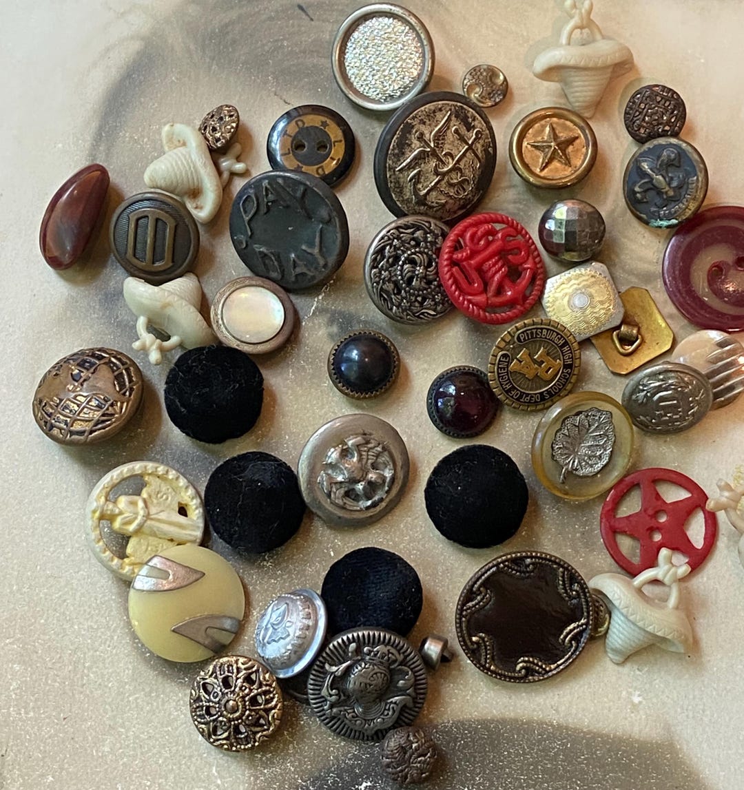 45 Vintage Buttons Metal Plastic Etc Assorted Lot Brass Craft Lot Rust ...