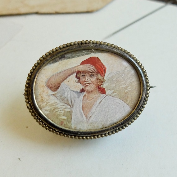 Large Vintage Portrait Pin Woman Oval Frame Brooch Pa… - Gem