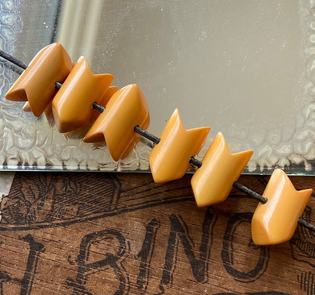 6 Vintage Arrow Shaped Bakelite Buttons Butterscotch Nesting - Etsy