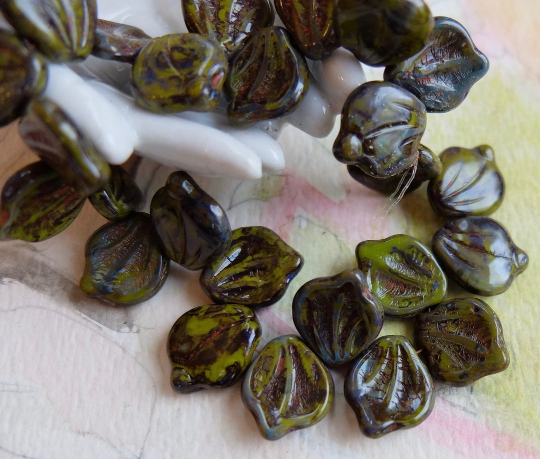 25 Green Glass Leaf Beads Czech Pressed Glass Leaves Beads - Etsy