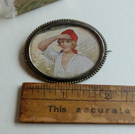 Large Vintage Portrait Pin Woman Oval Frame Brooch Pa… - Gem