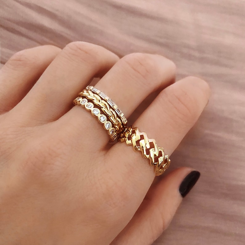 Delicato anello dell'eternità in oro con zirconi cubici, elegante ...