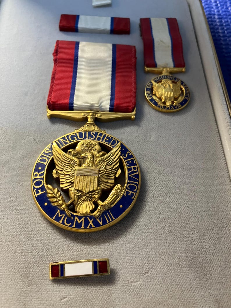 DSM Army DISTINGUISHED SERVICE Medal 4 Piece Set in Presentation Case ...