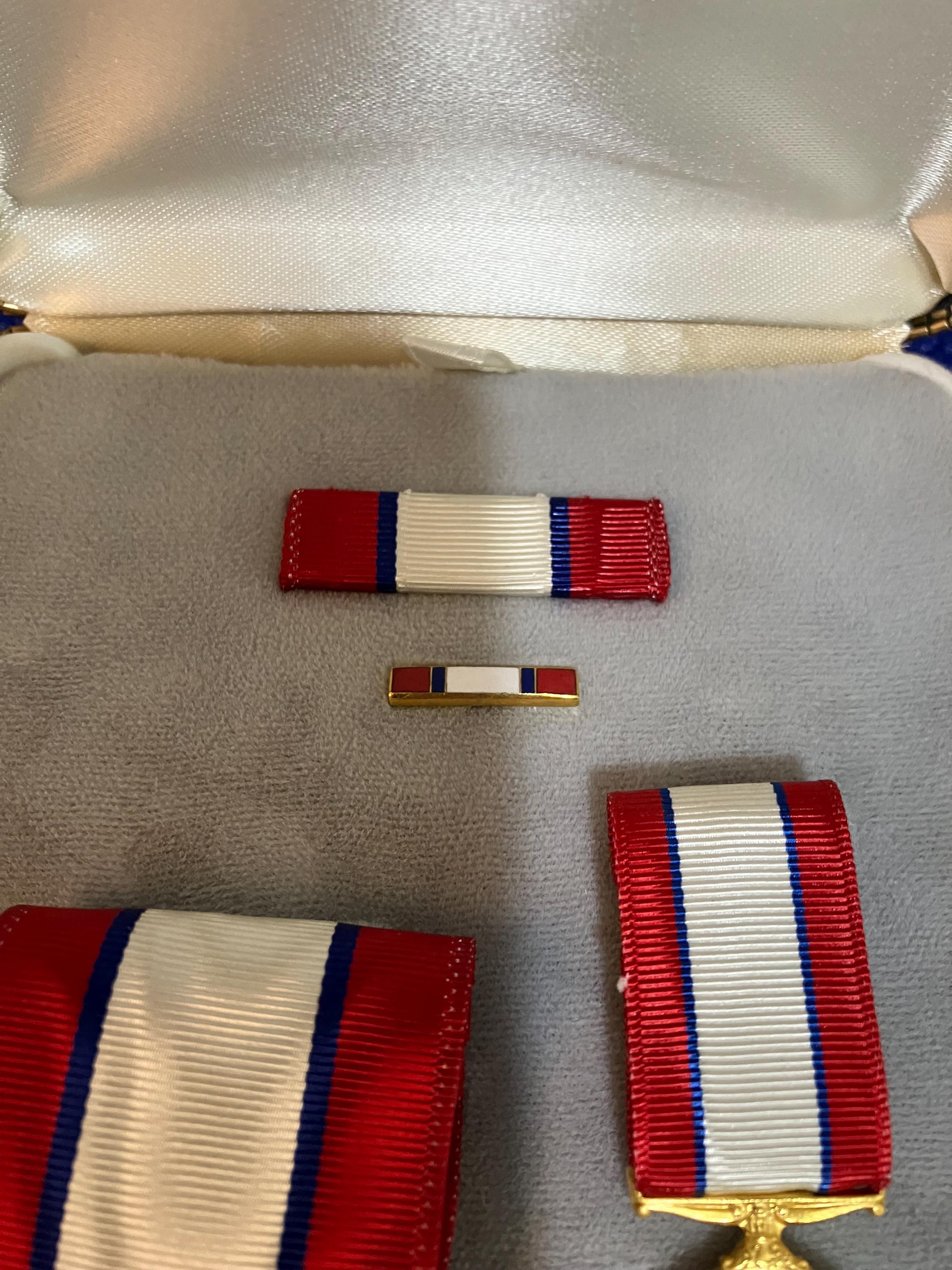 DSM Army Distinguished Service Medal 4 Piece Set in Titled Presentation ...