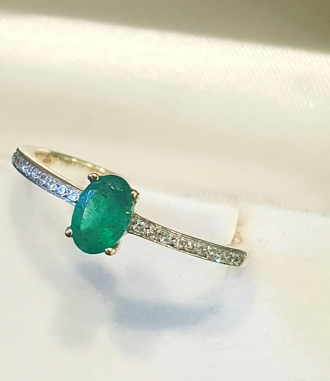9K Gold 375 Ring With Emerald.. - Etsy UK