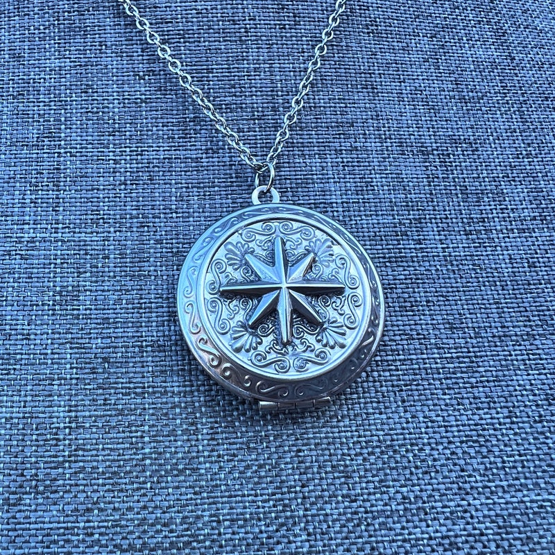 Compass Locket - Etsy