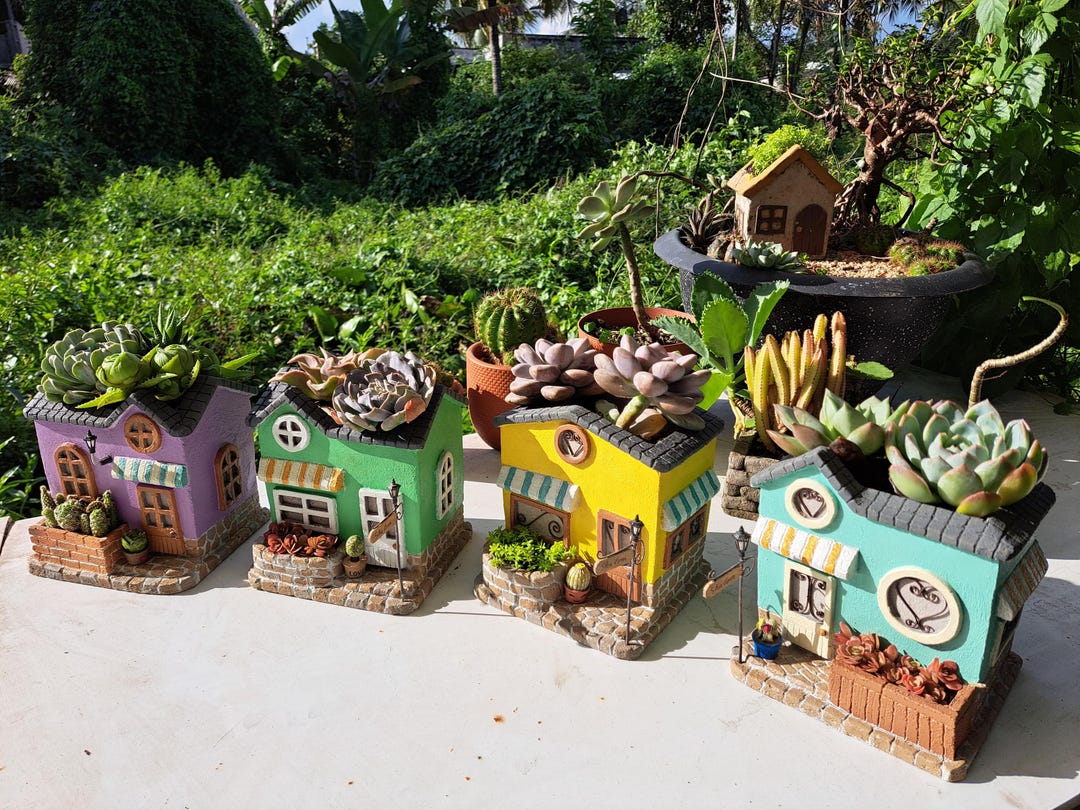 Handmade House Shaped Plant Pots Used to Decorate Gardens and Living ...