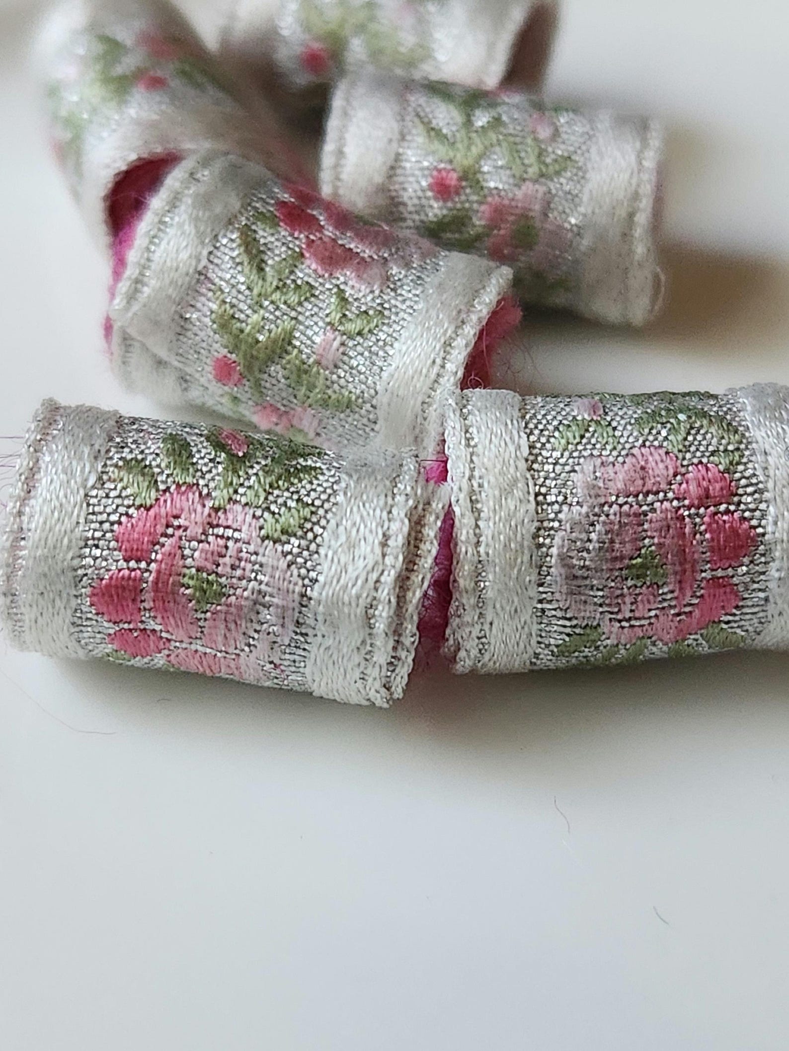 Set of 6 Small Half-inch Beads With Sparkling Pink Roses on White ...