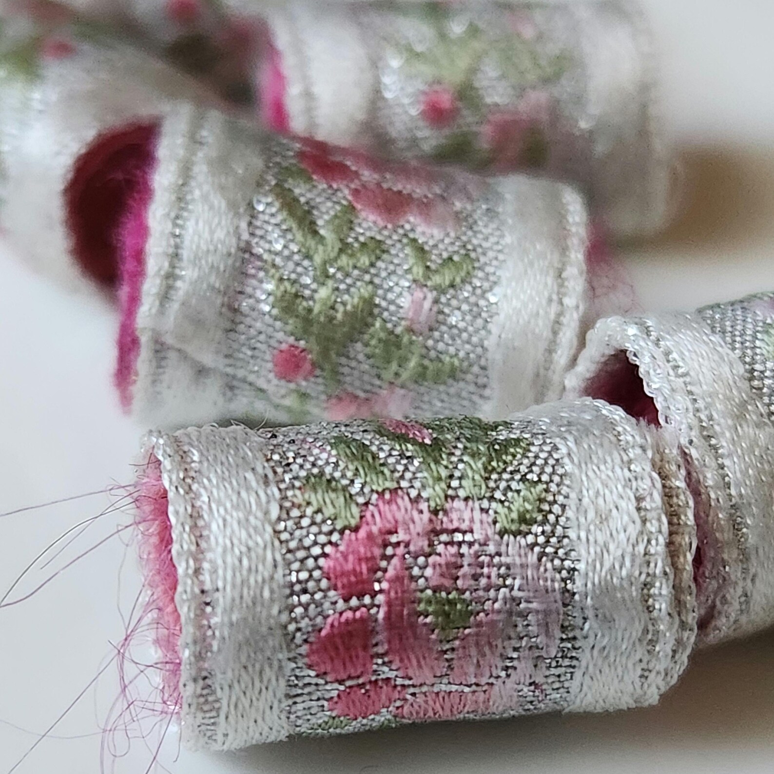 Set of 6 Small Half-inch Beads With Sparkling Pink Roses on White ...