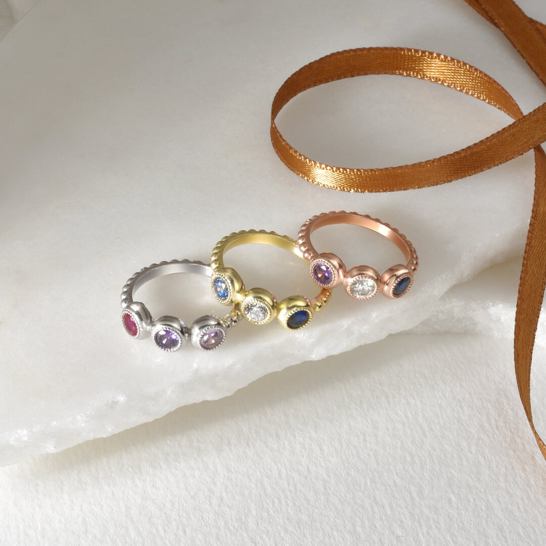 Triple Round Stone Pattern Ring - Etsy
