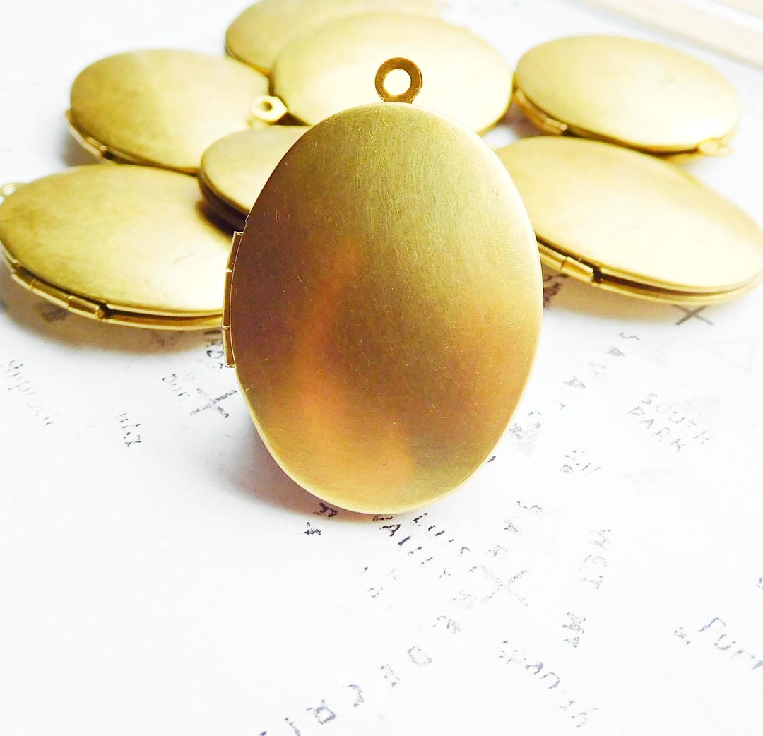 One Vintage Raw Brass Large Metal Locket Made in USA (1-15-1) - Etsy