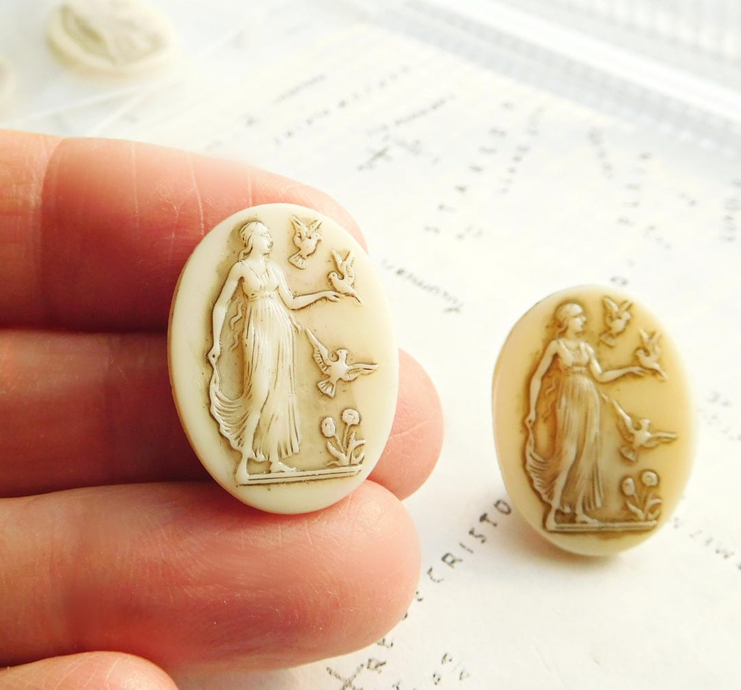 One Vintage German Venus 25x18mm Ivory Porcelain Glass Cab, Goddess of ...