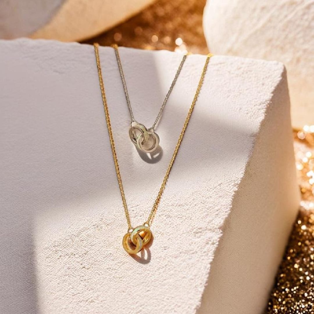 Interlocking Circles Chain Necklace, Minimalist Double Circle Design ...