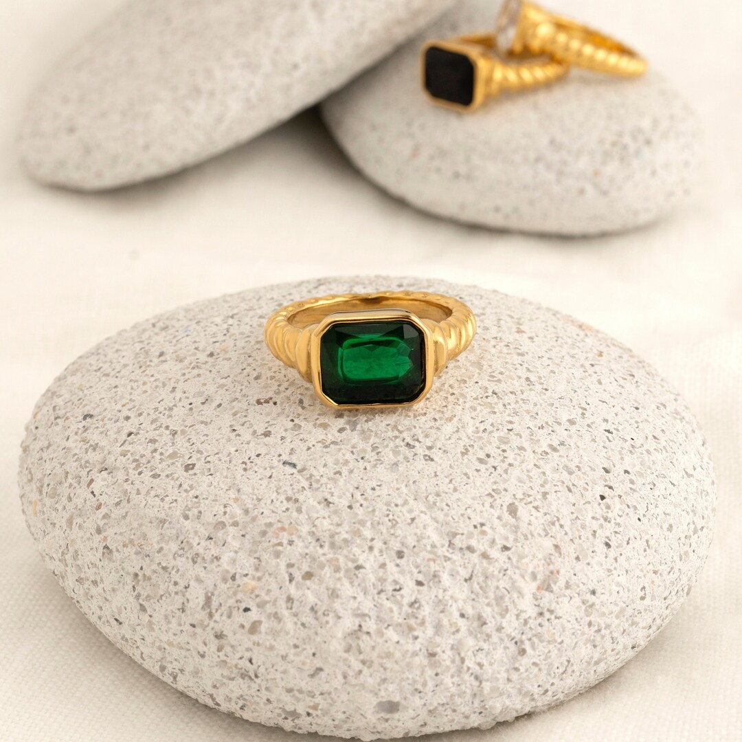 Emerald Statement Ring, Dainty Twisted Signet Ring, Retro Emerald Signet Ring, Chunky Ring, Non ...