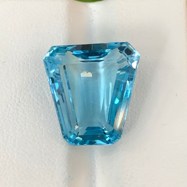 19 Ct's Swiss Blue Trapeze Cut Topaz, Swiss Topaz, Trapeze Cut Topaz ...
