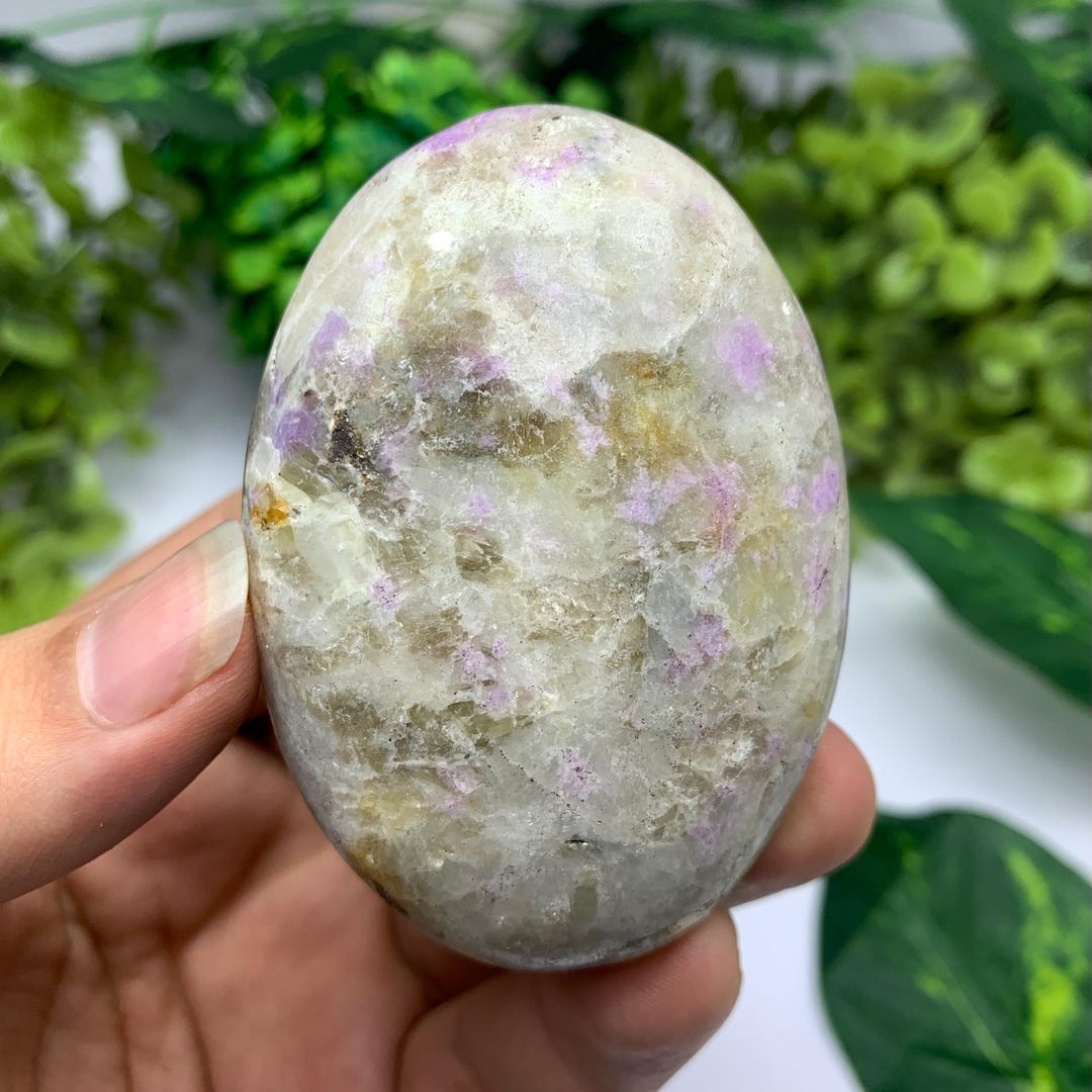 136g Beautiful UV Reactive Hackmanite Palm Stone, Hackmanite Palmstone ...