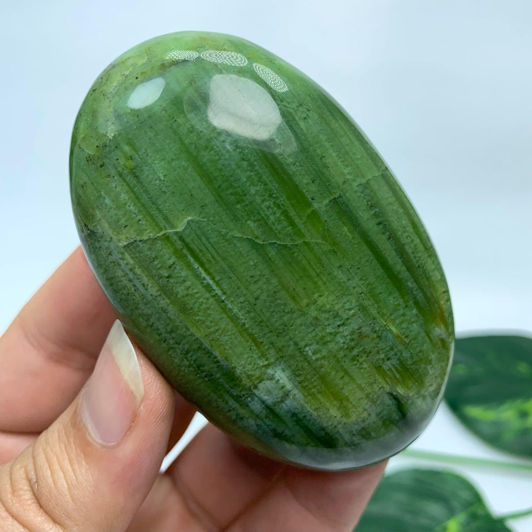 134g Best Quality Green Tremolite Palm Stone, Green Tremolite Palm ...