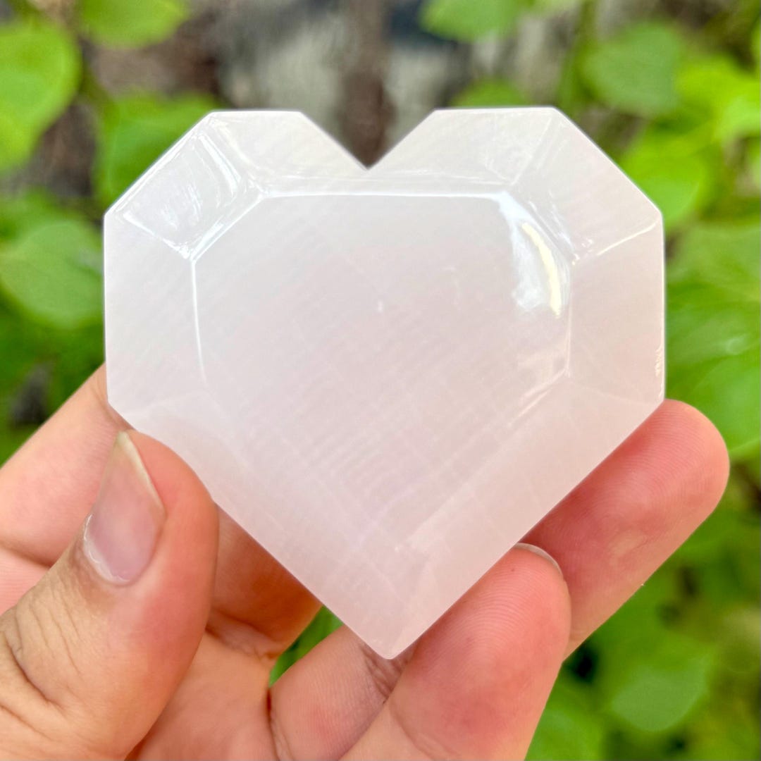 125g Uv-reactive Pink Calcite Heart, Banded Pink Calcite Heart, Banded ...