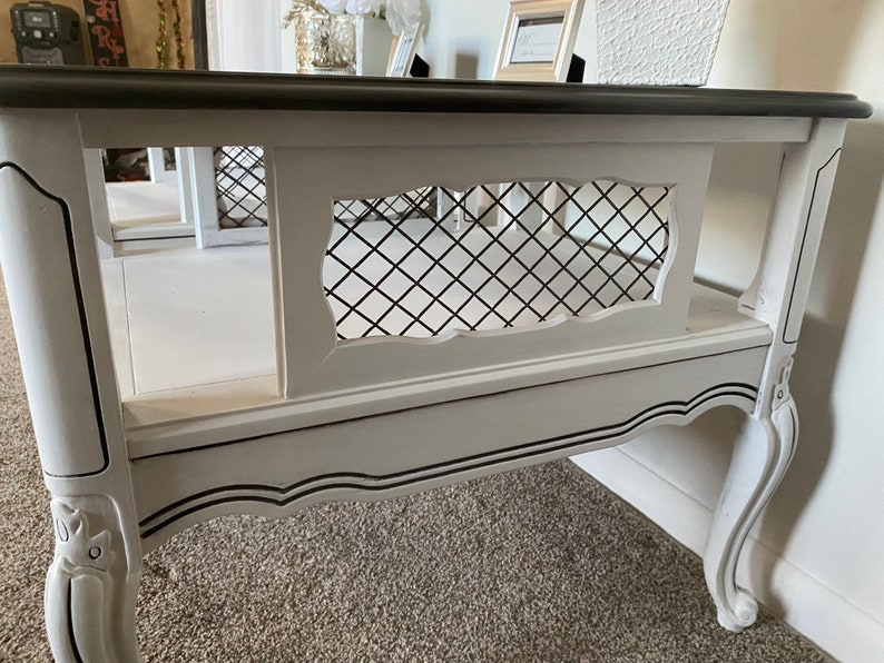 Pair of Newly Refinished Vintage End Tables - Etsy