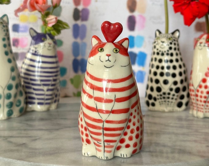 Little Red & White Striped/dotted Cat Vase - Graduated Dots - Small ...