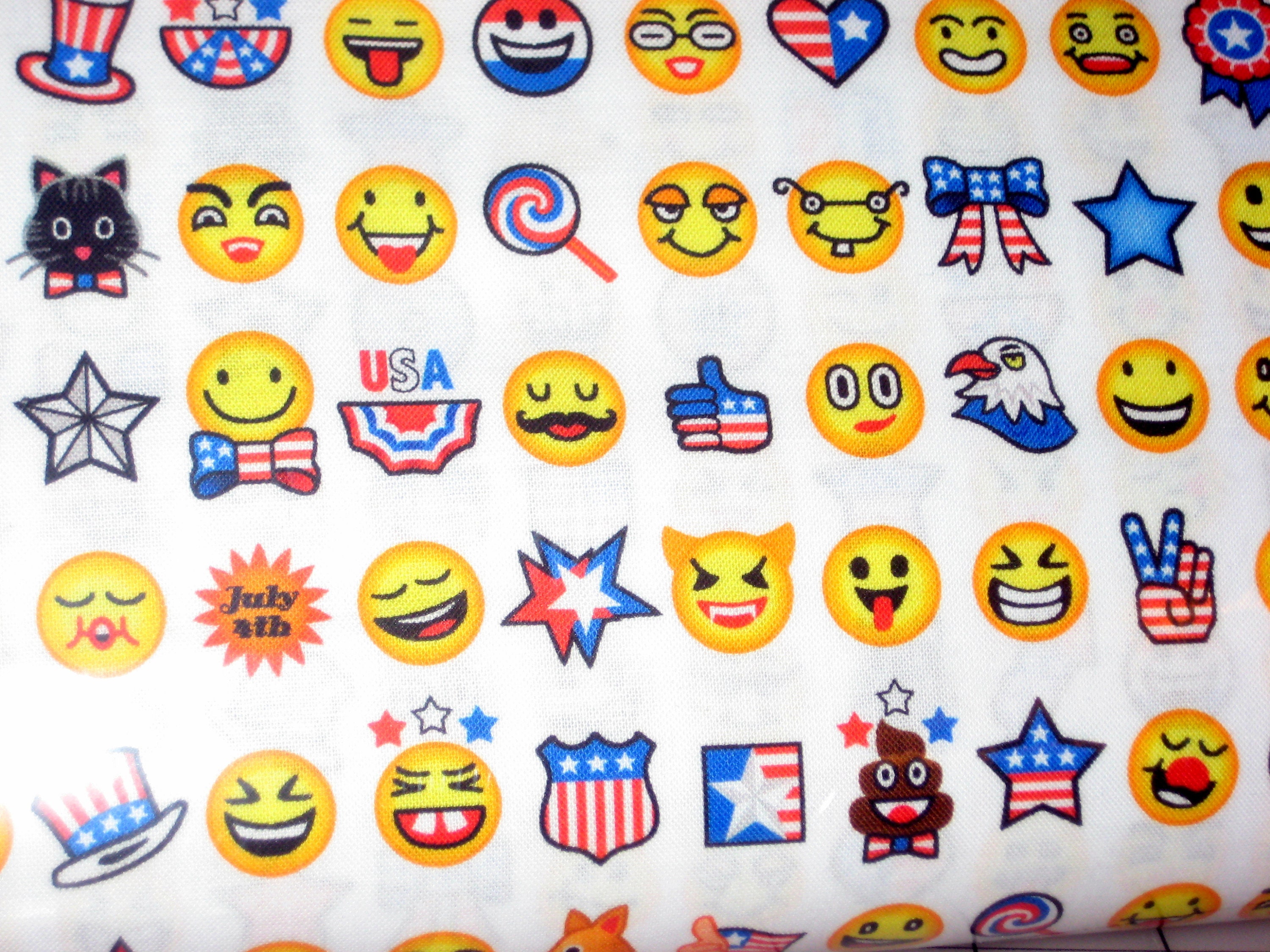 OMG... LOL AMERICANA Emoji Toss en blanco de Robert Kaufman | Etsy
