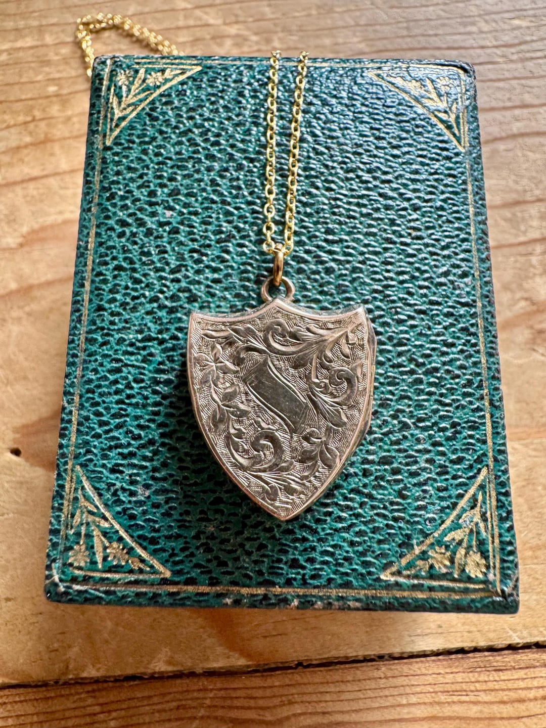 9K Front Back GOLD Aesthetic Era Shield Shaped VICTORIAN LOCKET ...