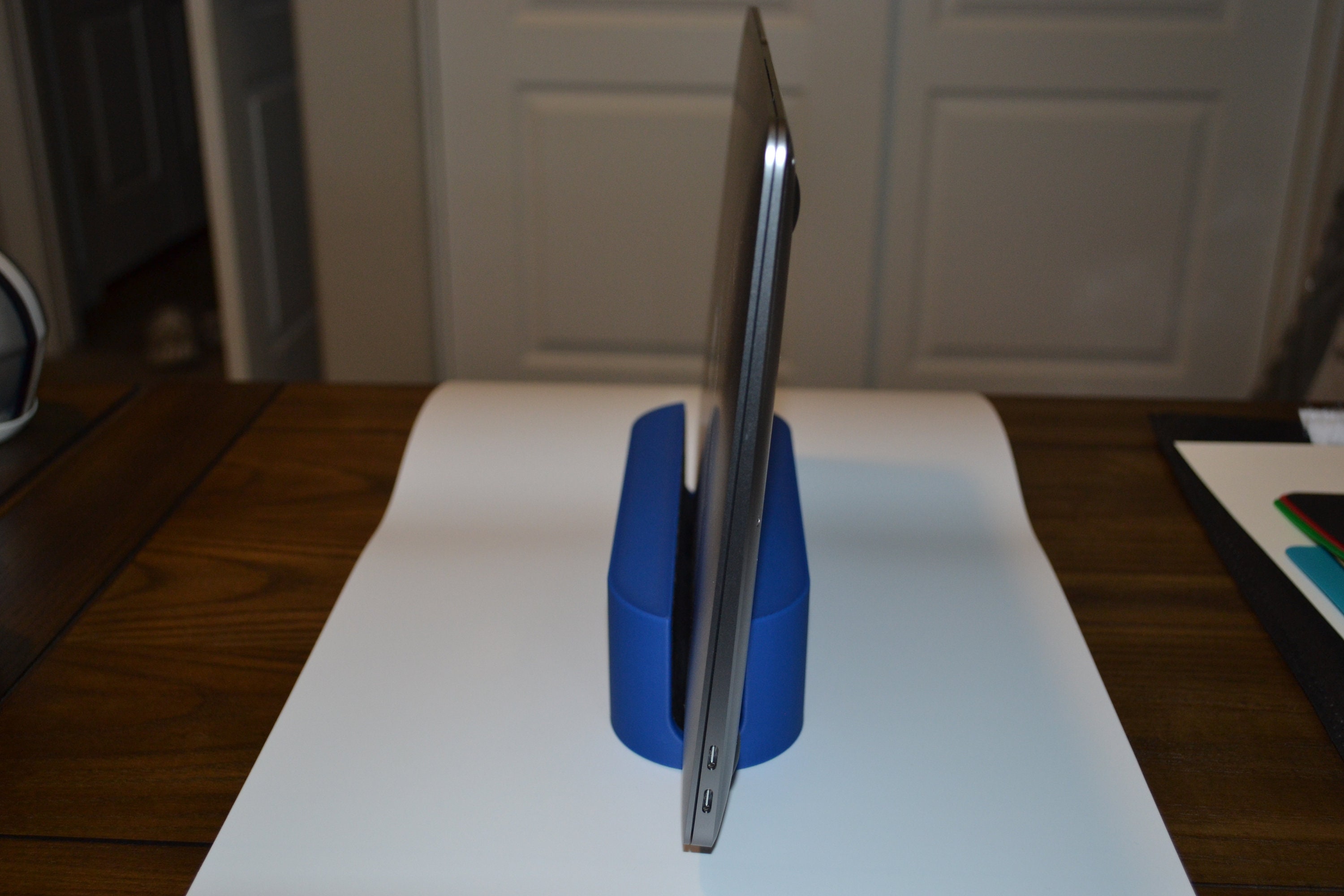 Universal Vertical Laptop Stand - Etsy