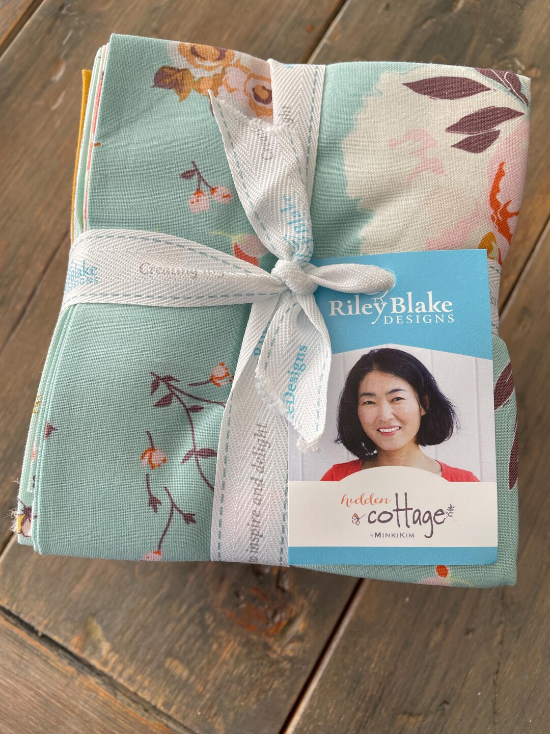 Riley Blake, Hidden Cottage by Minki Kim, Fat Quarter Bundle, 24 Precut ...